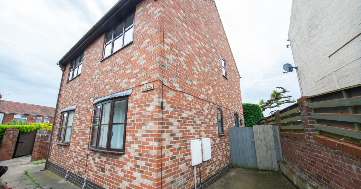 1, The Cottage, Beck Lane, Keyingham, Hull HU12 9RJ - Ultralets